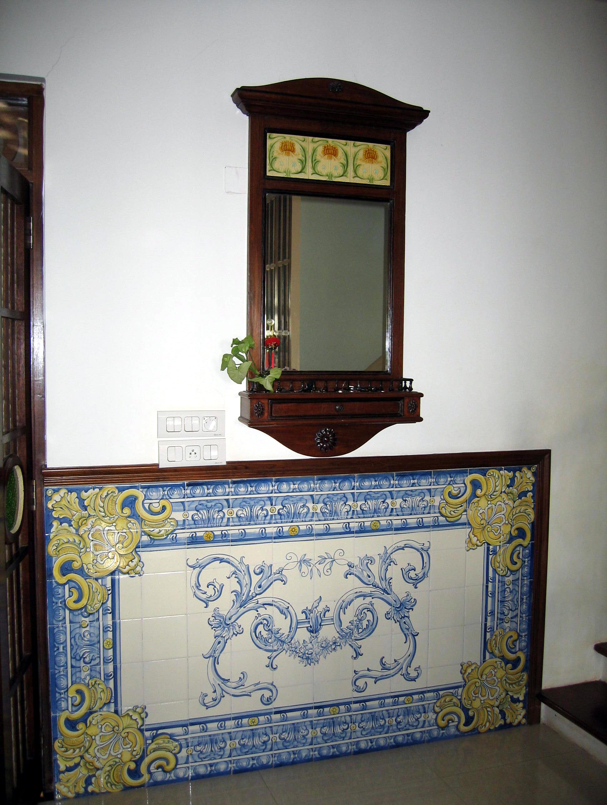 5 Types of Ceramic Mirror borders | Velha Goa Blogs